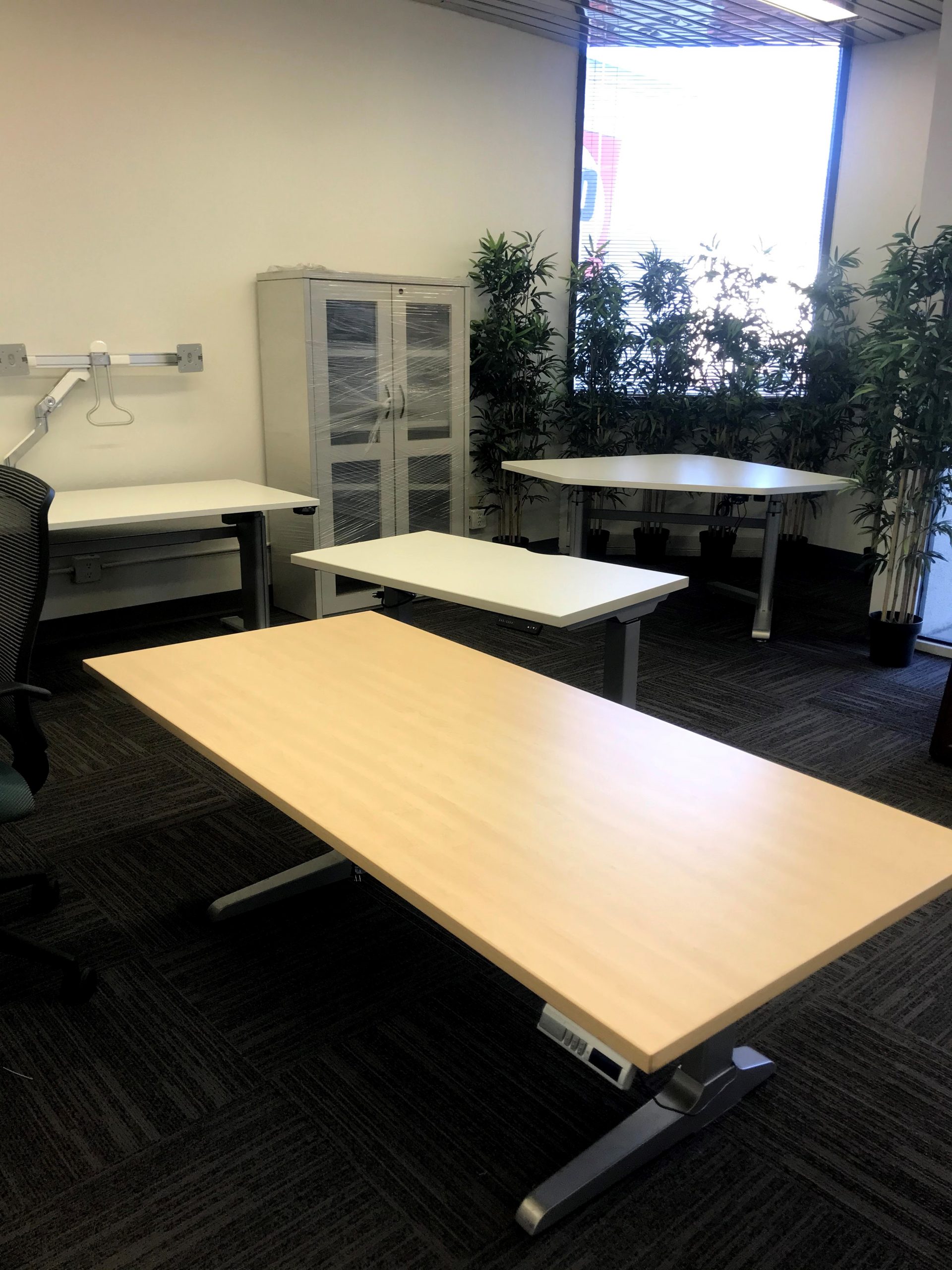 Electric Adjustable Desks – Cubicle Resources